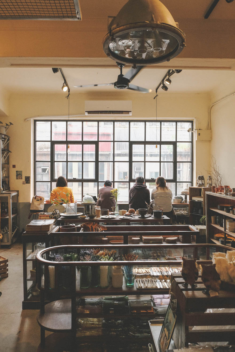 TWATUTIA COFFEE & Co.：老宅改建大稻埕咖啡廳，高質感生活選物複合空間 - 日和 Hiyori