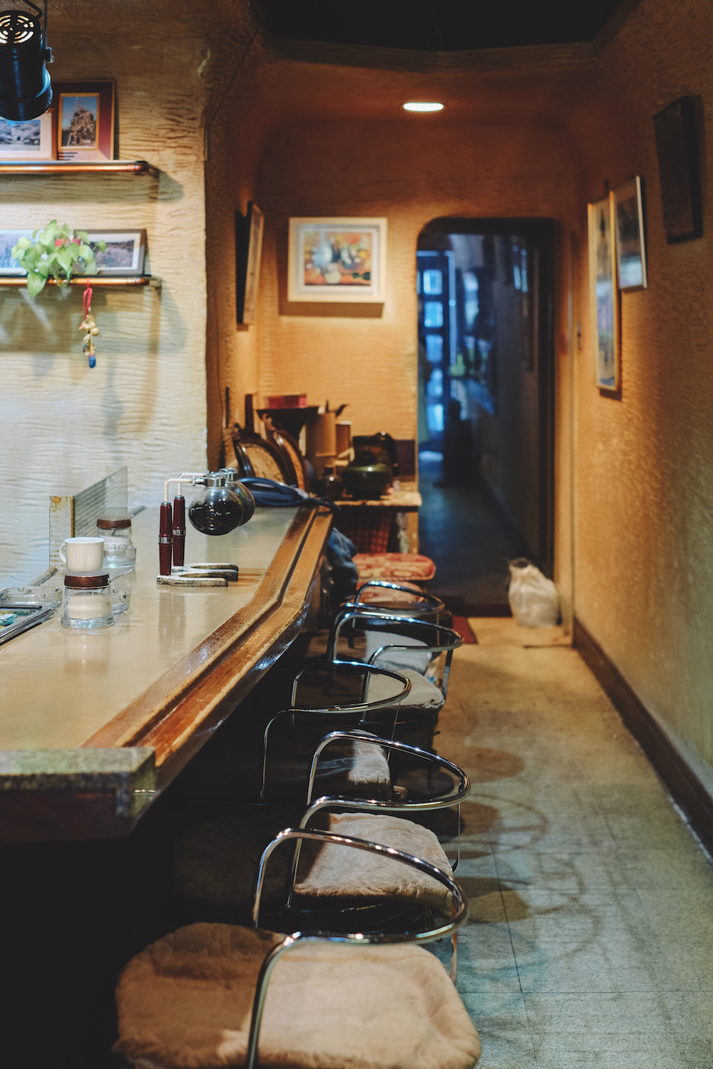 珈琲倶楽部 mini-R：歷經阪神・淡路大震災屹立不搖，1970年開業神戶元町老派喫茶店 - 日和 Hiyori